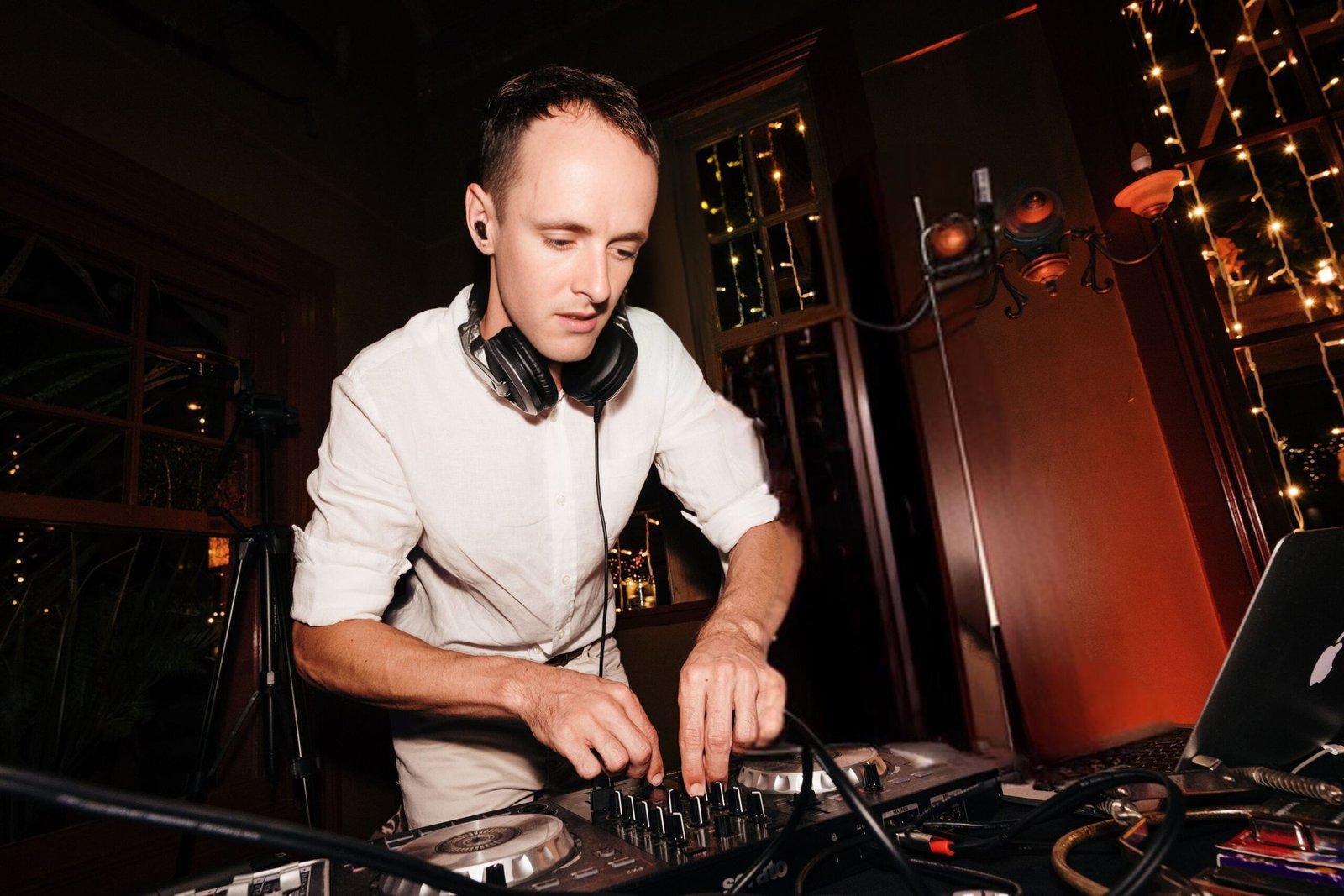 Acoustic & DJ Entertainment - Parties Old Page - Jasper Hawkins Music